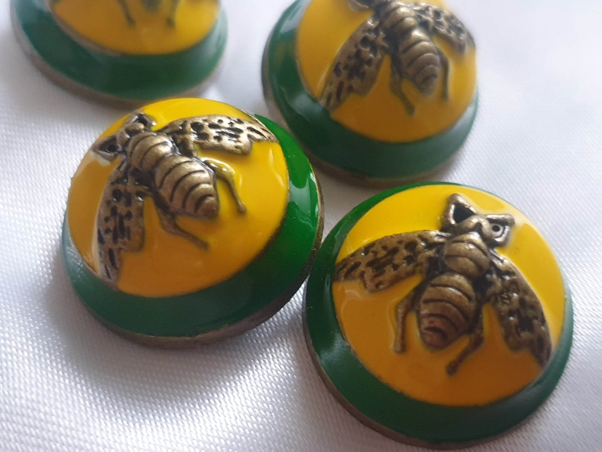 Bumble Bee Buttons