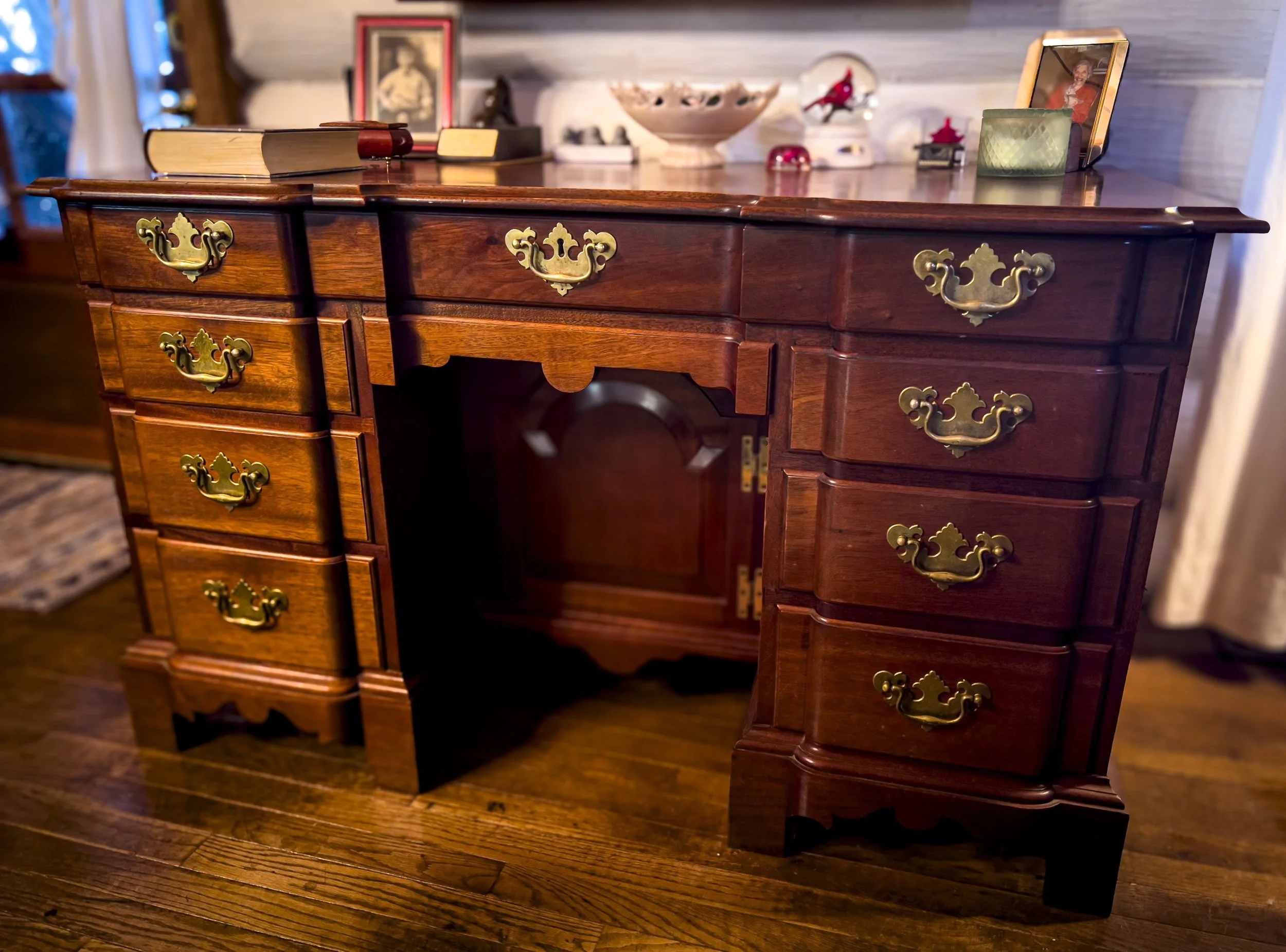 The ORIGINAL Mr. Sawdust Table (American Knee-Hole Chest Desk ...