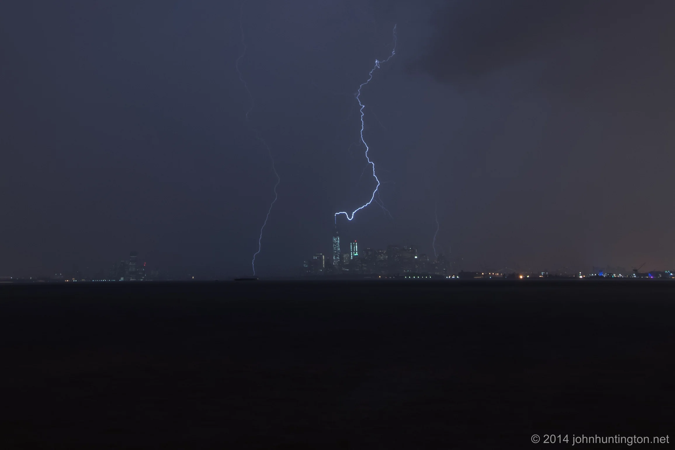 Lightning Photos From Tonight's Severe Thunderstorm In NYC — Control Geek