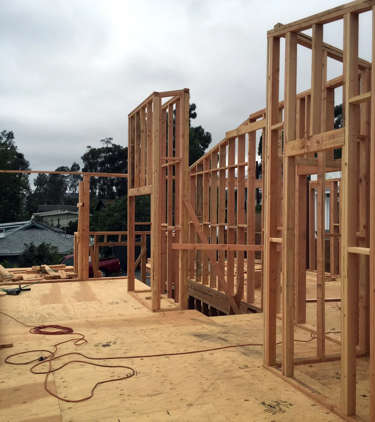 Steel + Wood Framing Progress in Laguna Beach / MYD Architecture ...