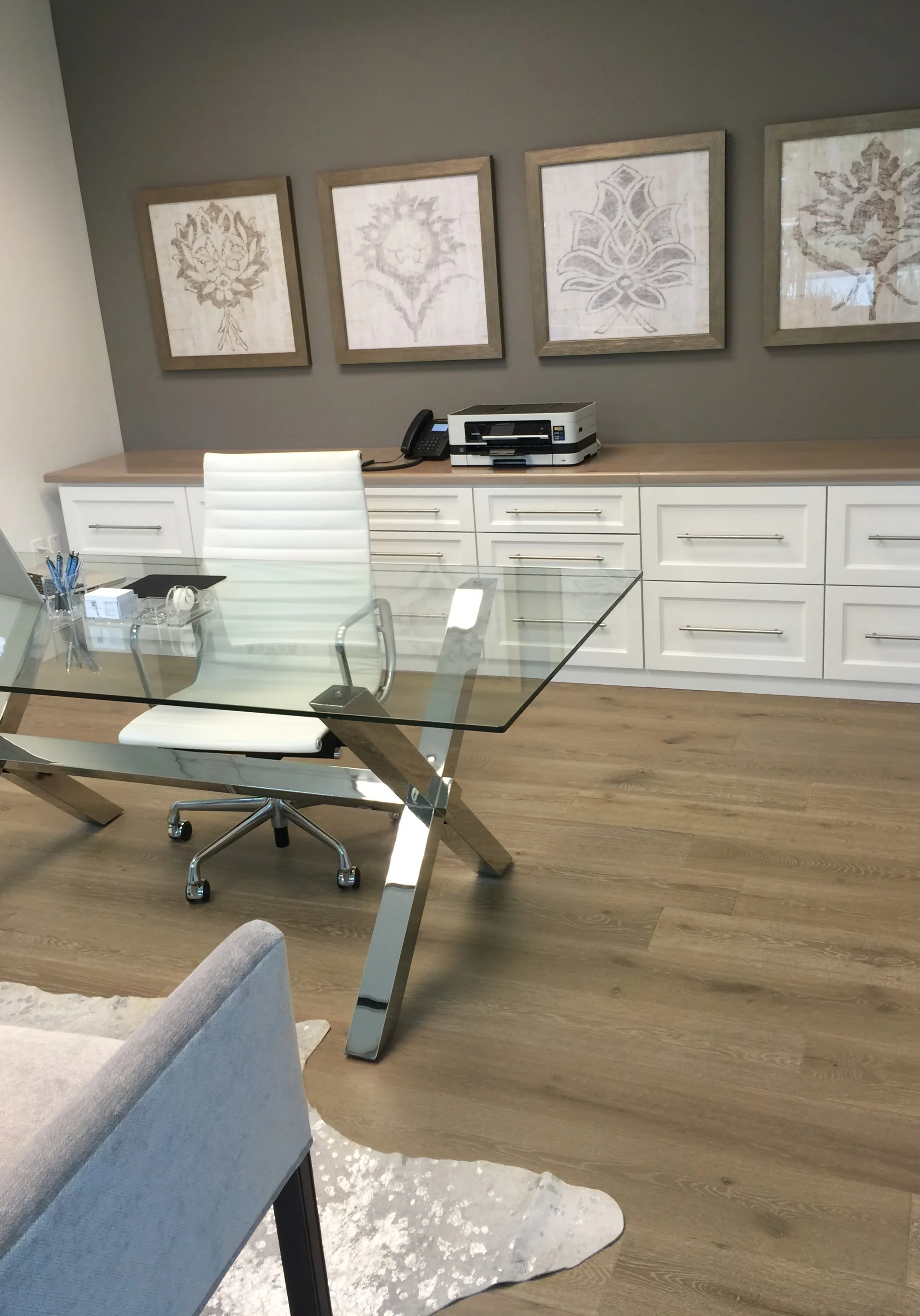 This Feminine Office Remodel Readies A Young Businesswoman For Success ...