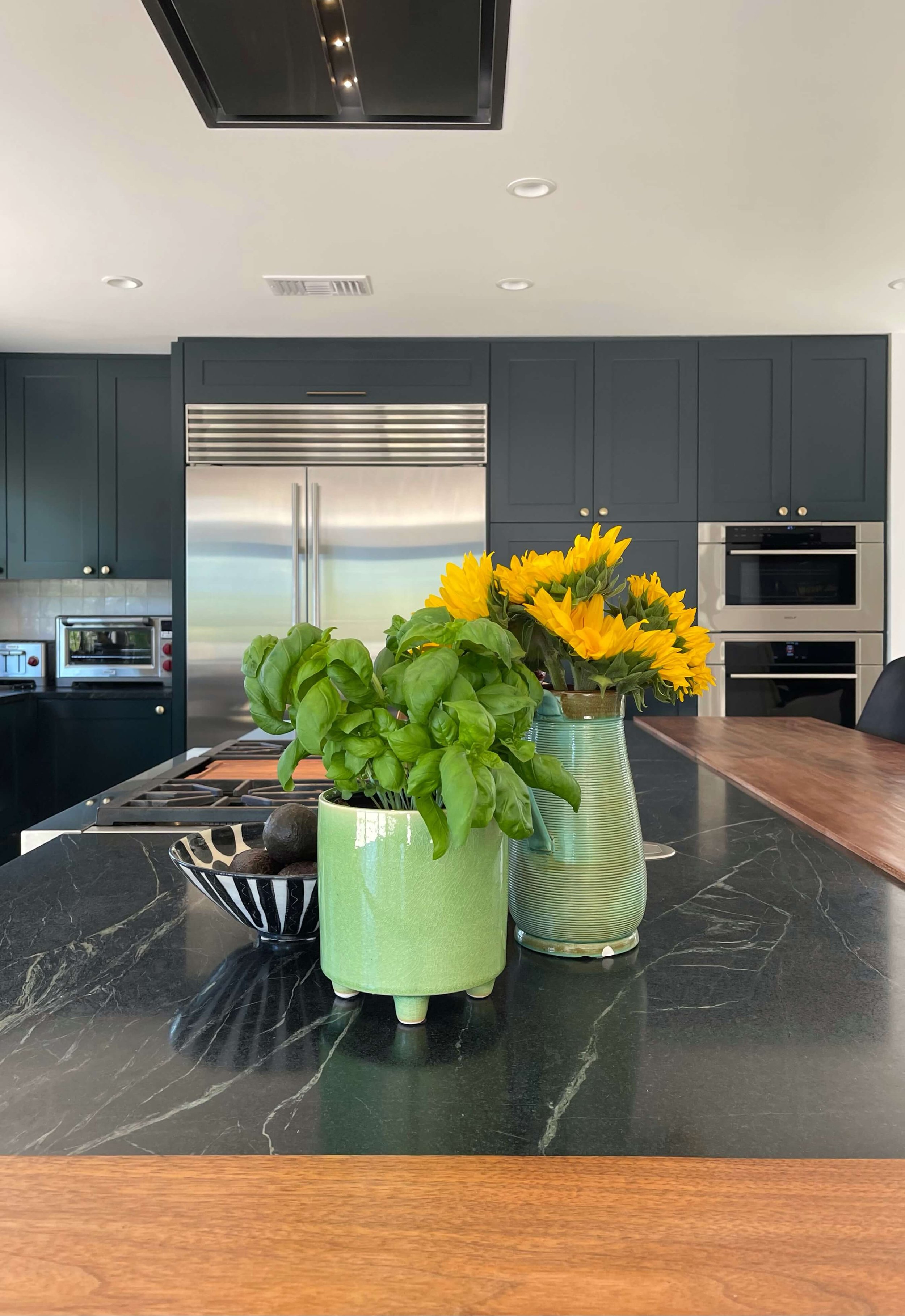 KITCHEN DESIGN QUICK TIP - High Bar Or Low Bar, Which To Choose? — DESIGNED