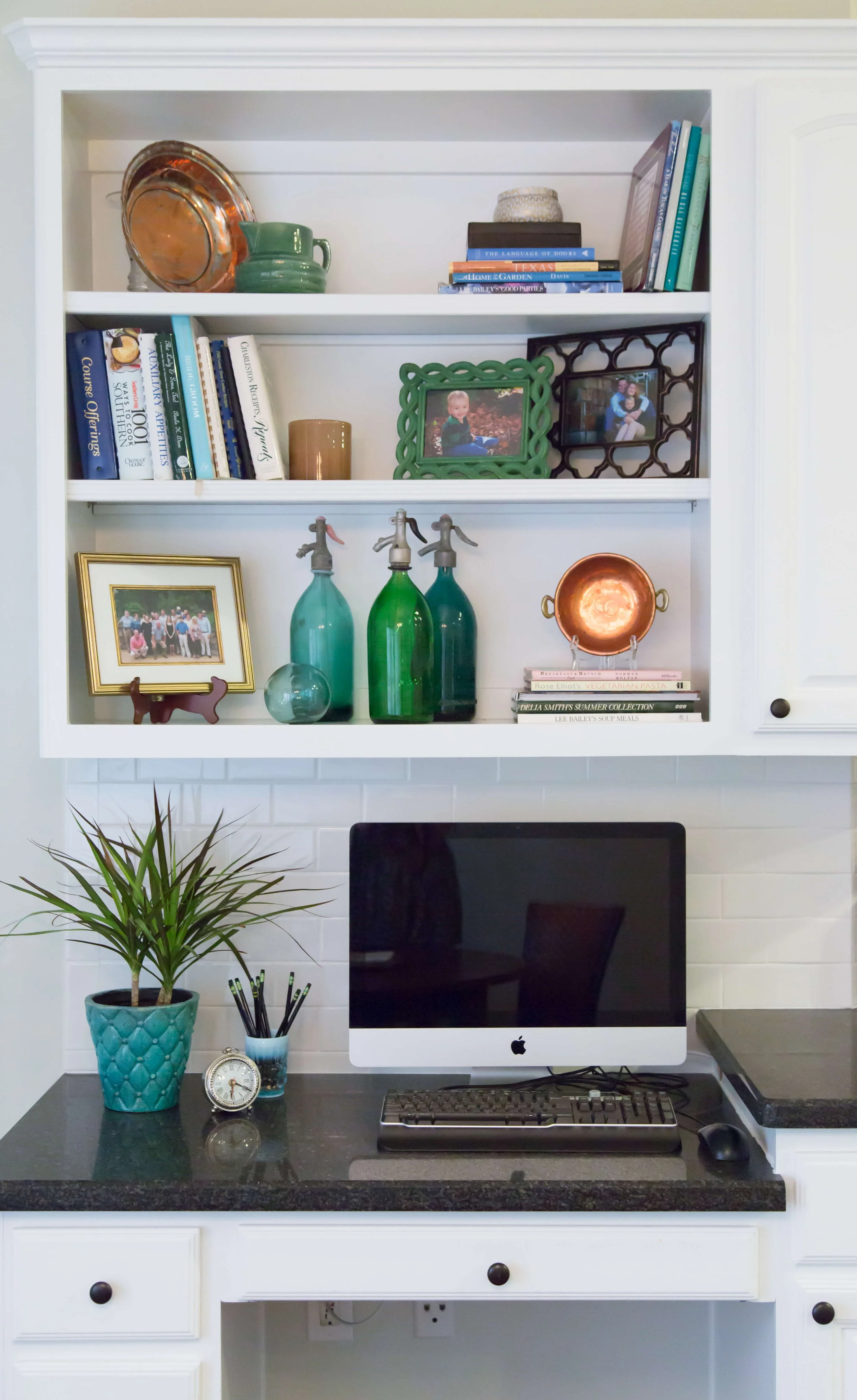 Desk In The Kitchen: Is It A Feature Of The Past? — DESIGNED