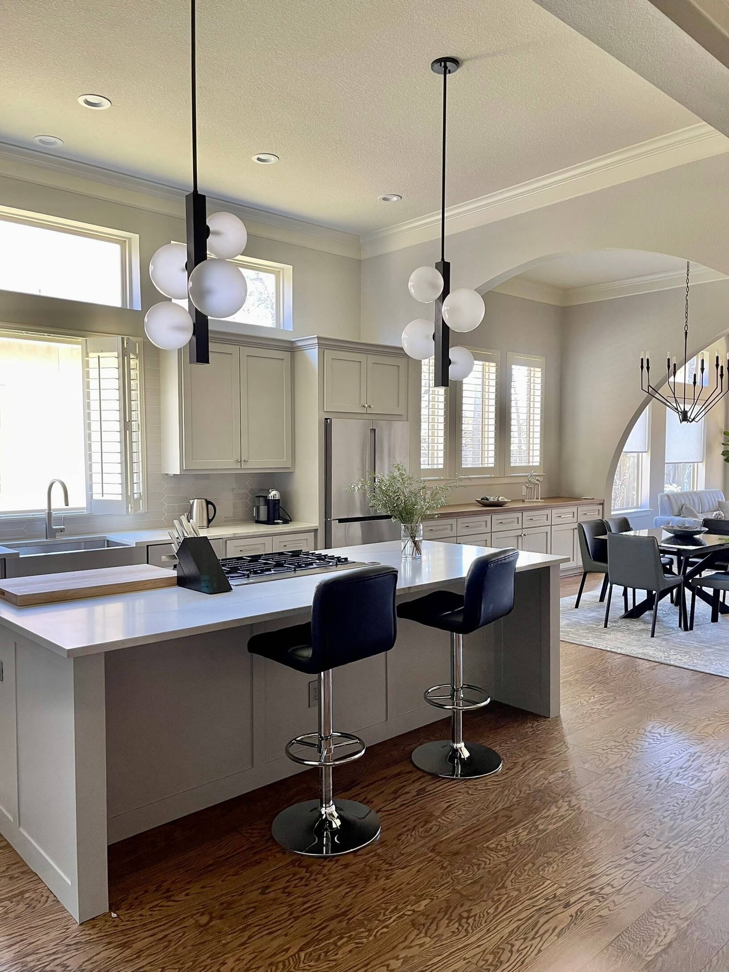 Kitchen Pendant Light and Breakfast Room Chandelier Pairings - With ...