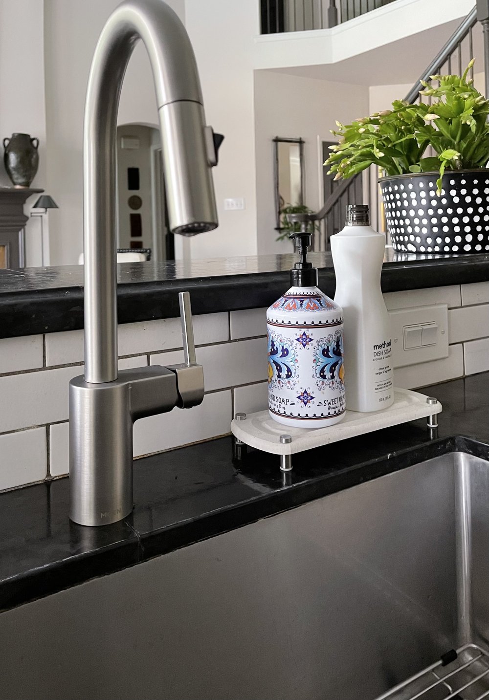 Gift Guide for the Design Savvy Kitchen - Amazon Finds For Quick ...