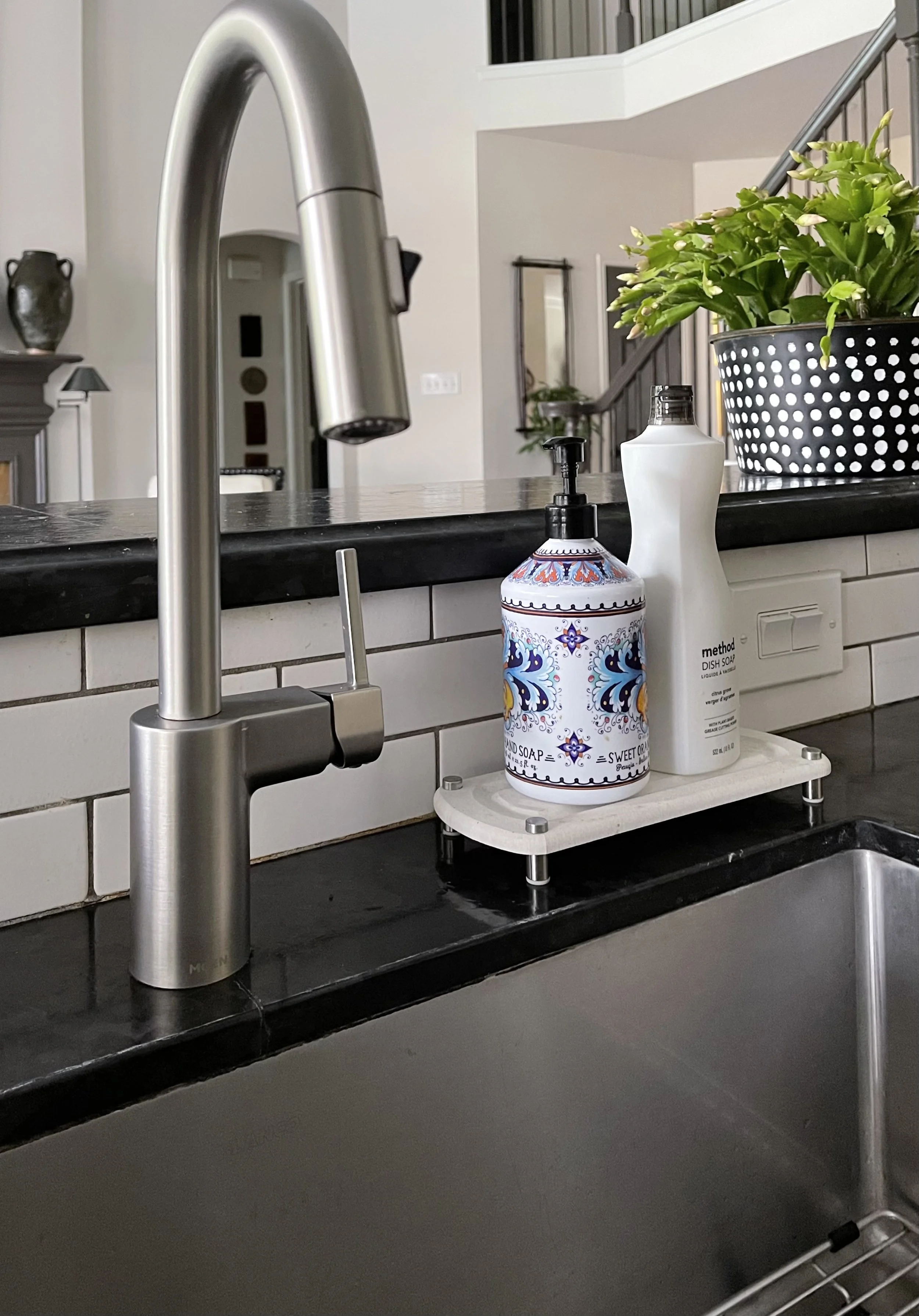 Gift Guide for the Design Savvy Kitchen - Amazon Finds For Quick ...