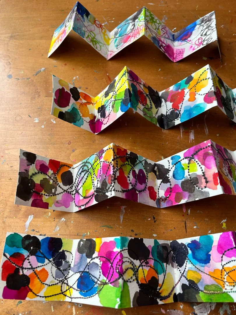 The instant gratification of accordion books