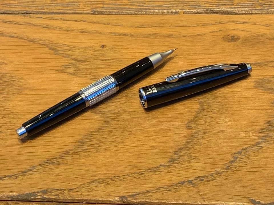 Pentel Kerry: A "postable" mechanical pencil with an unchanging design ...
