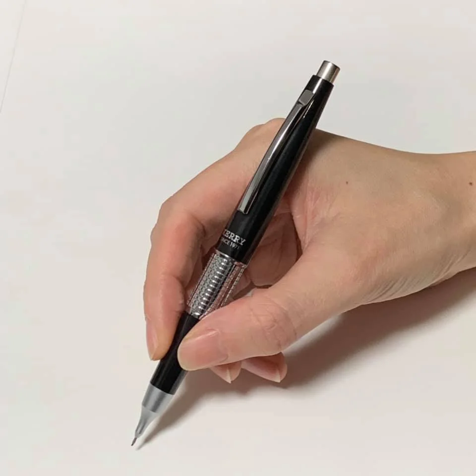 Pentel Kerry: A "postable" mechanical pencil with an unchanging design ...