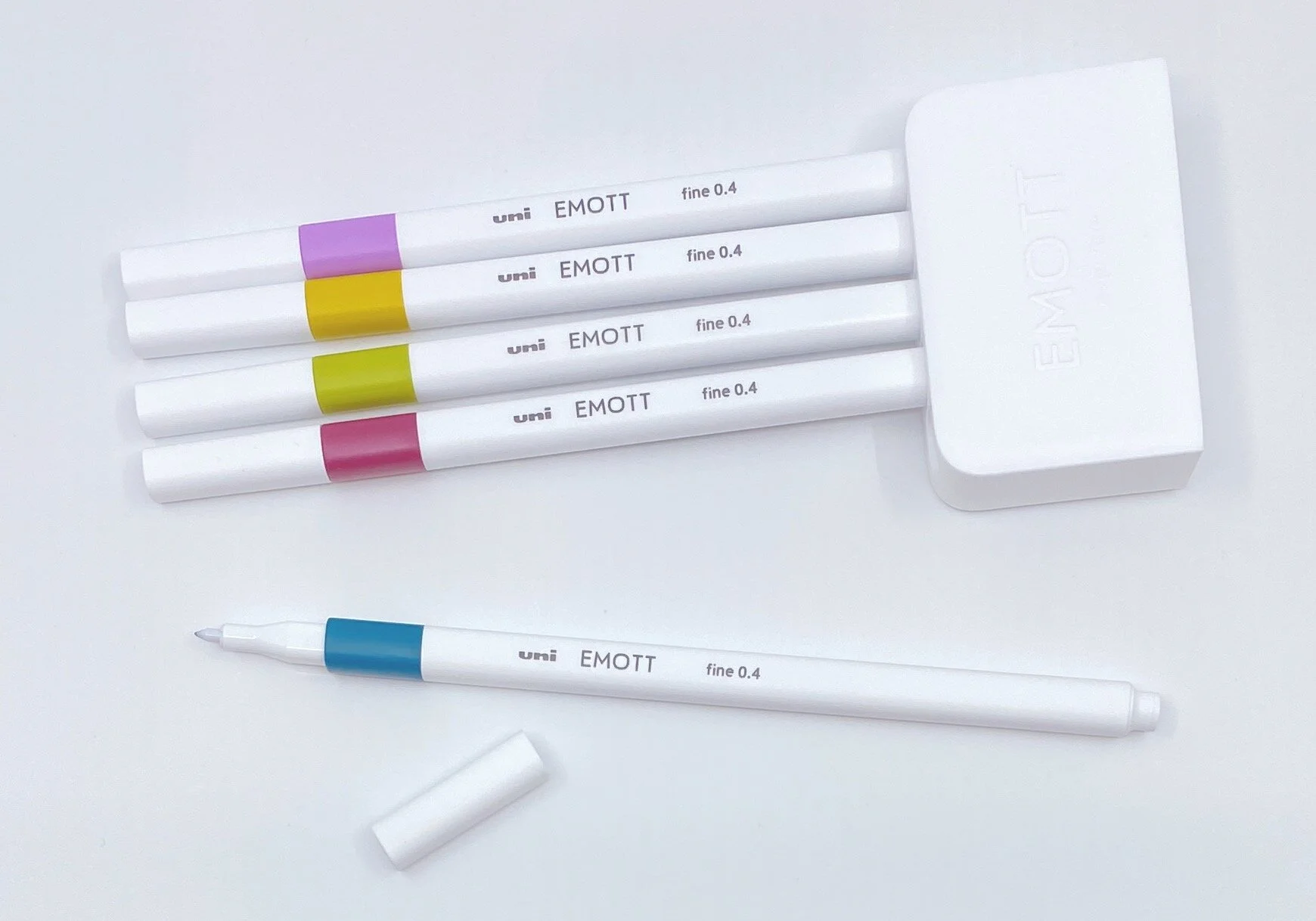 Uni EMOTT Sign Pen Review — The Pen Addict