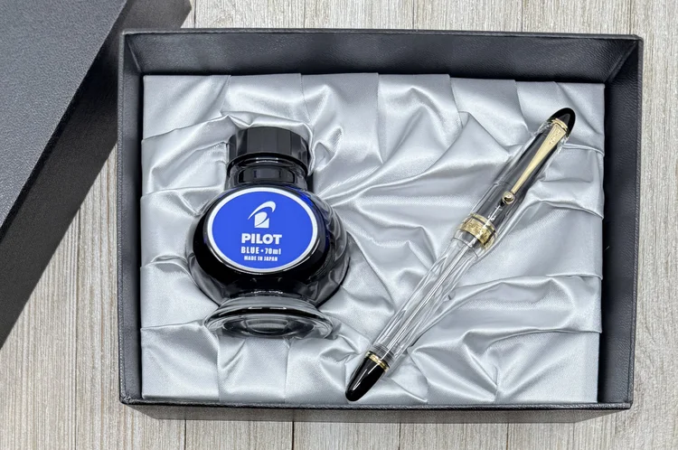 Pilot Custom 823 Fountain Pen - A Fresh Look — The Pen Addict