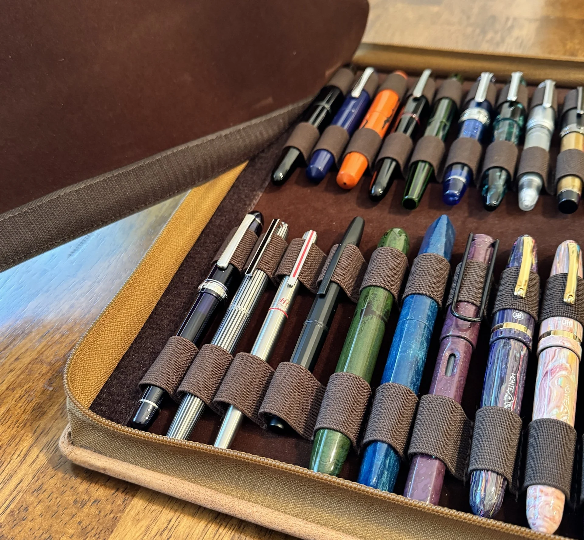 How Many Pens Can Girologio Cases Hold? All Of Them. — The Pen Addict