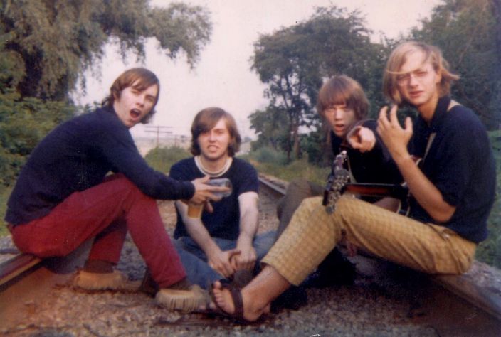 Bands on Railroad Tracks — DanceBands.com