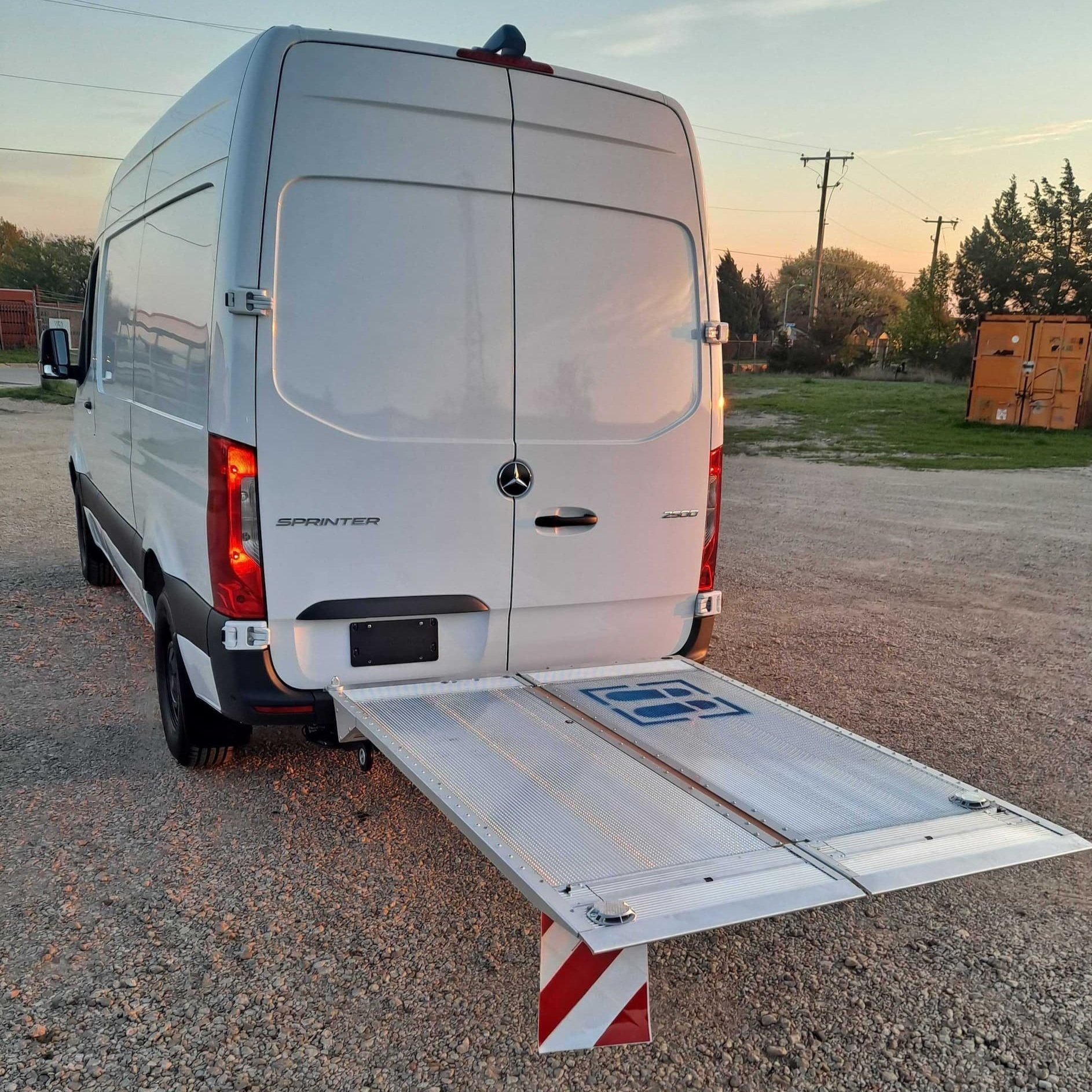 Eagle Liftgate Services in Hutchins, TX — Texas Hydraulic & Equipment