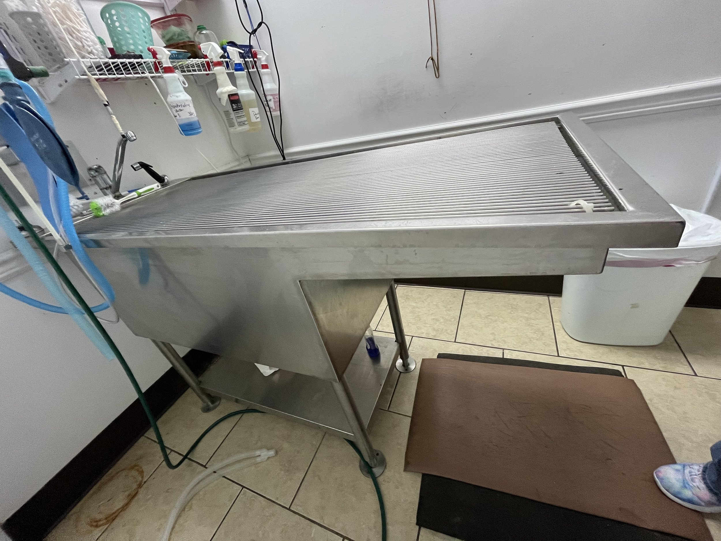Tables / Sinks / Scales Tubs — Used Vet Equipment