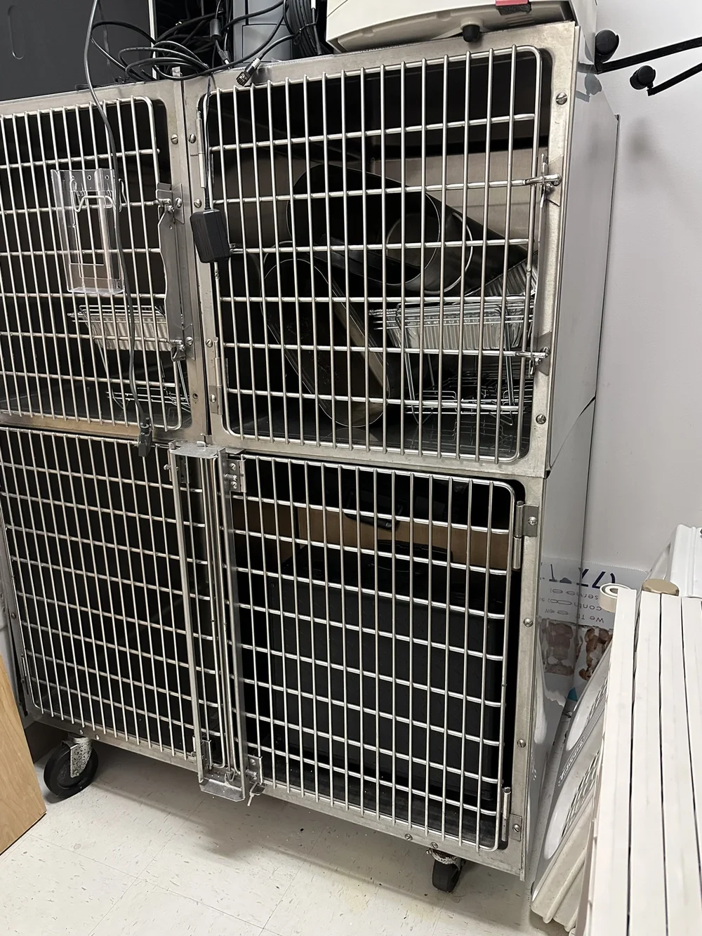 Cages-Kennel equipment — Used Vet Equipment