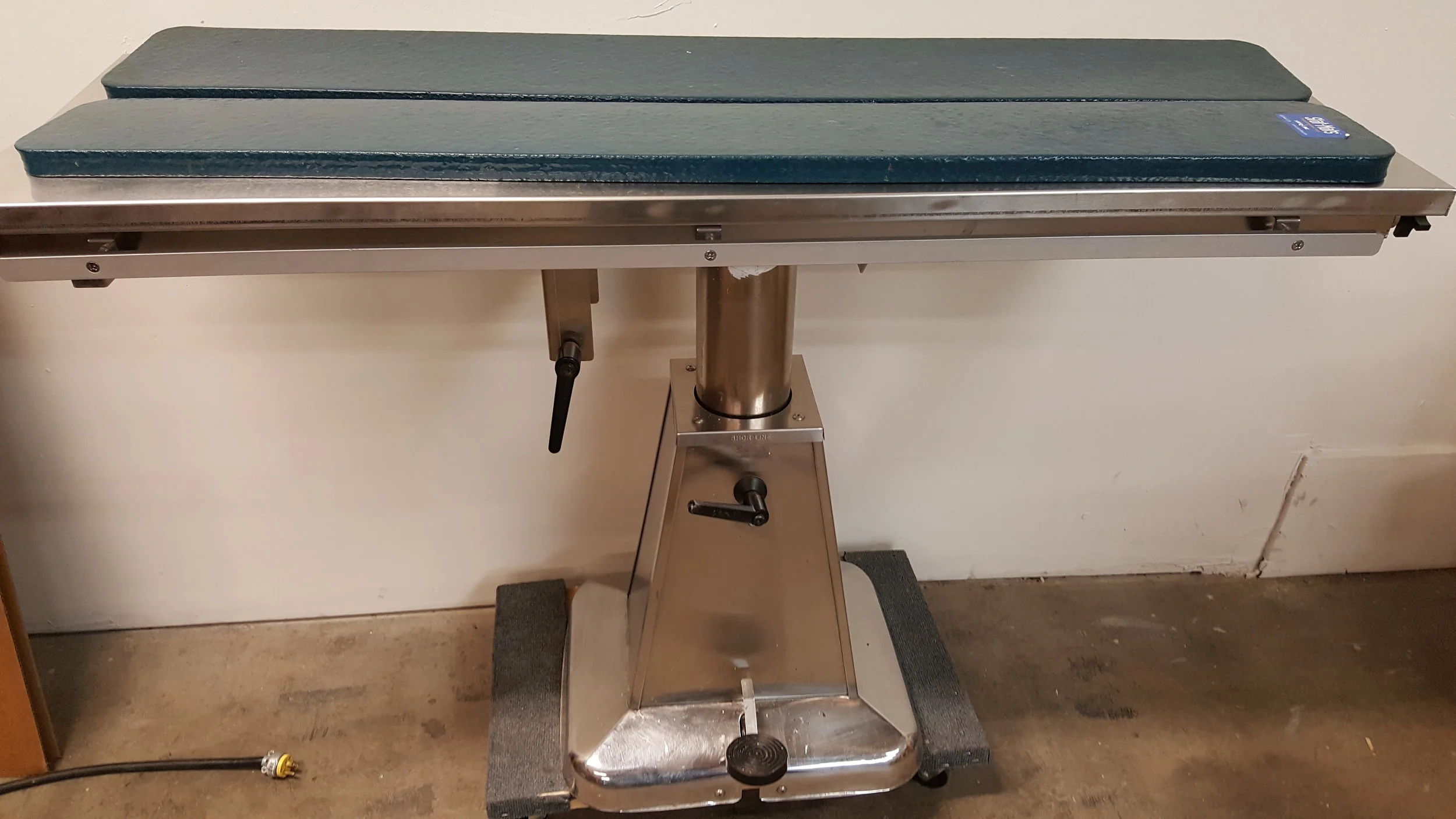 SOLD $600.00 Shor-line V Top Surgery Table Hydrolic - Pick up only in ...