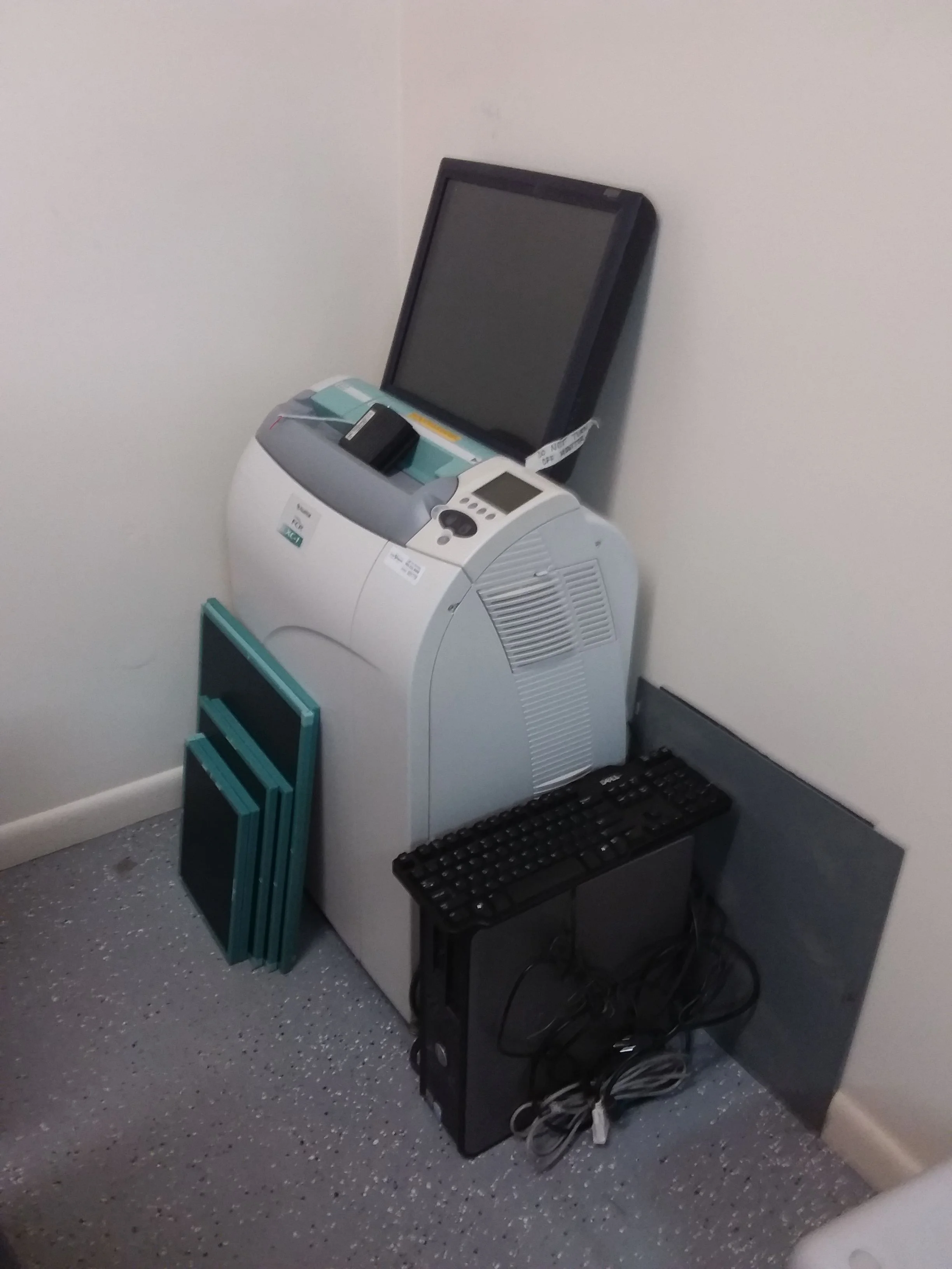 sold - $4000.00 2011 - CR Fuji FCR XC-1 Digital X-Ray — Used Vet Equipment