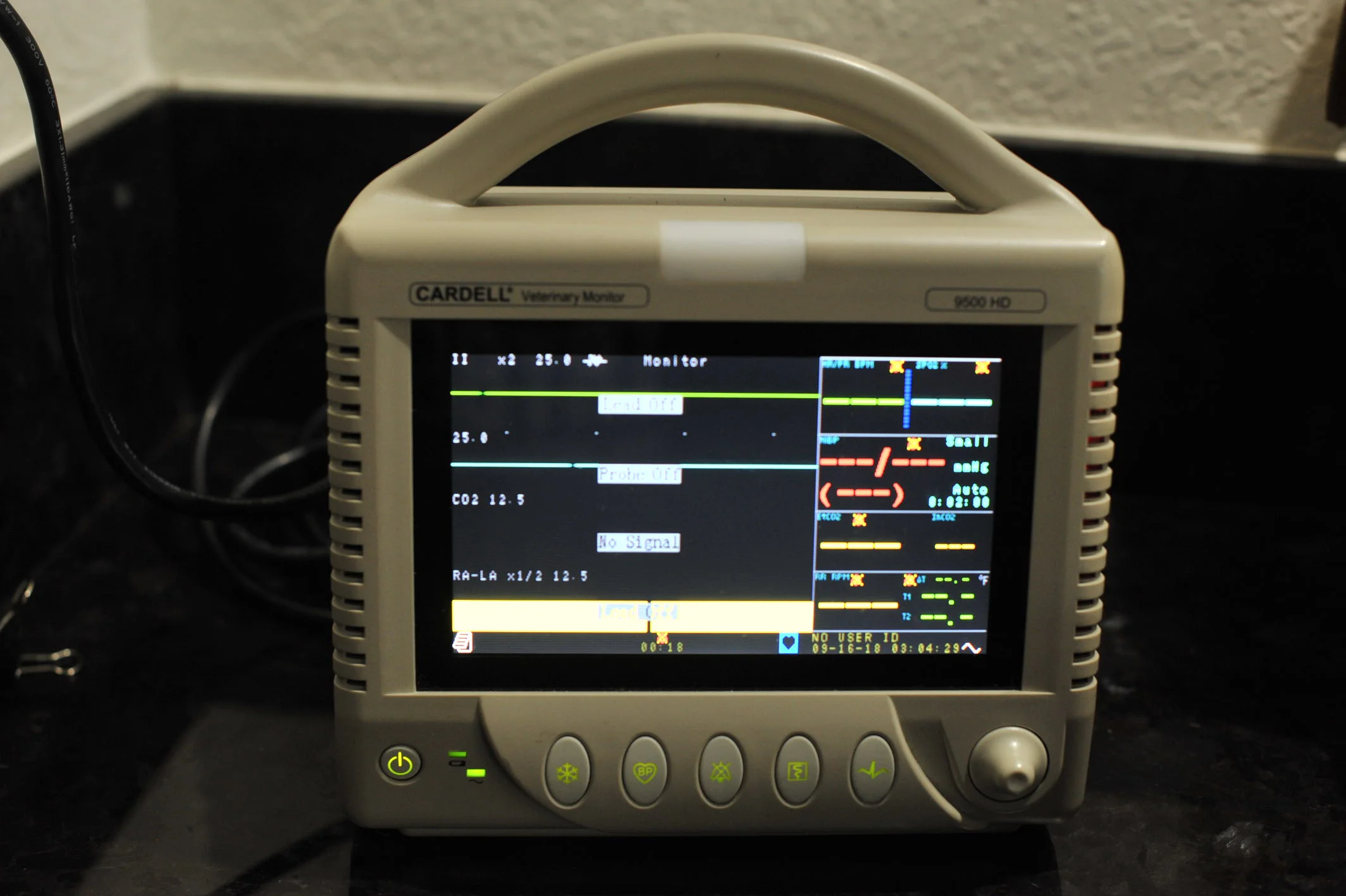 SOLD $2600 SOLD 2012 Cardell 9500HD — Used Vet Equipment