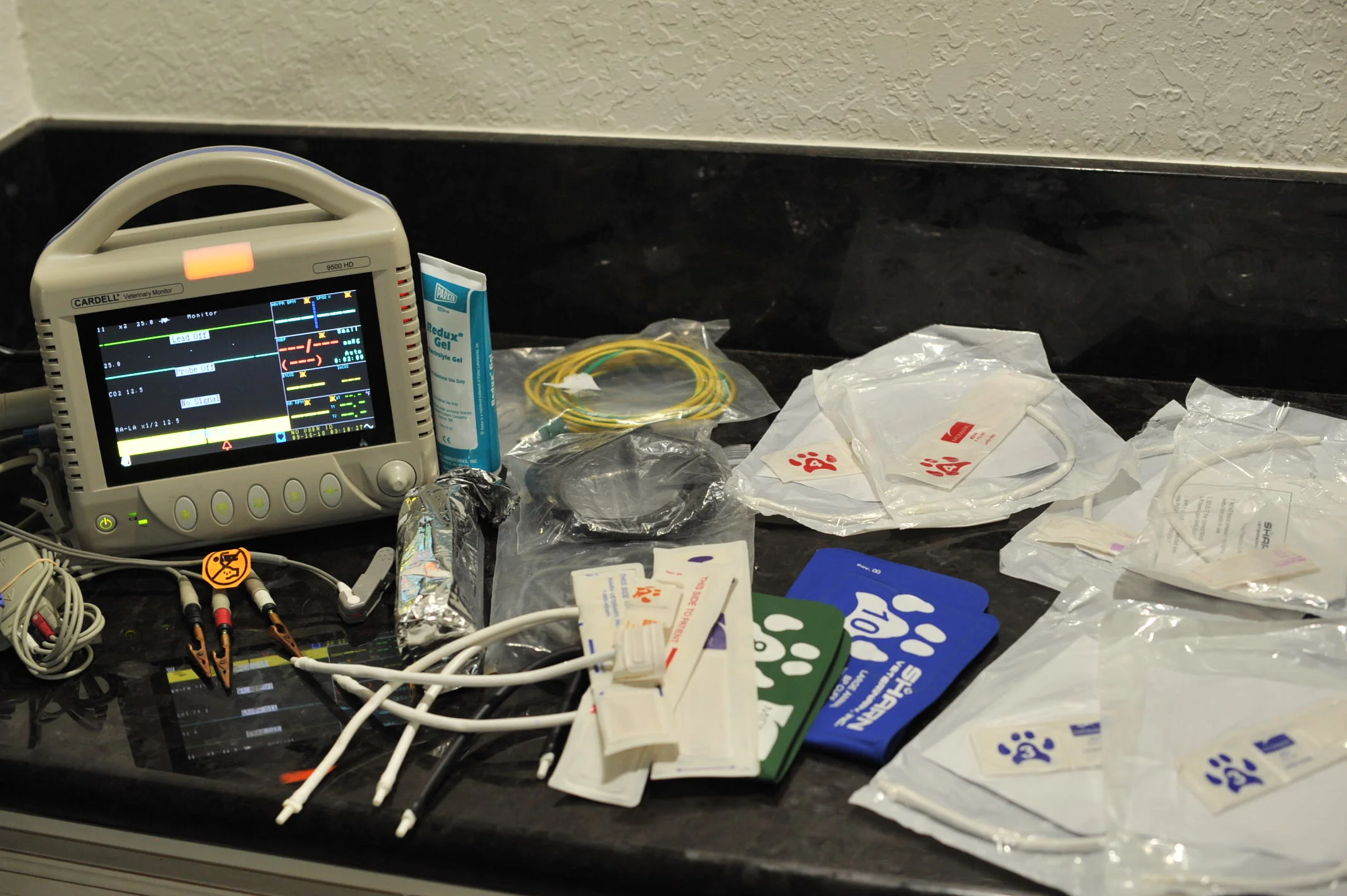 SOLD $2600 SOLD 2012 Cardell 9500HD — Used Vet Equipment