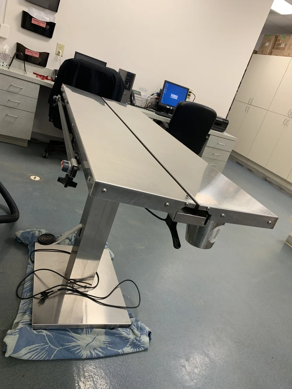 Sold - $1000.00 Sold - High-Lo VSSI Heated Surgery V-Table Local pick ...