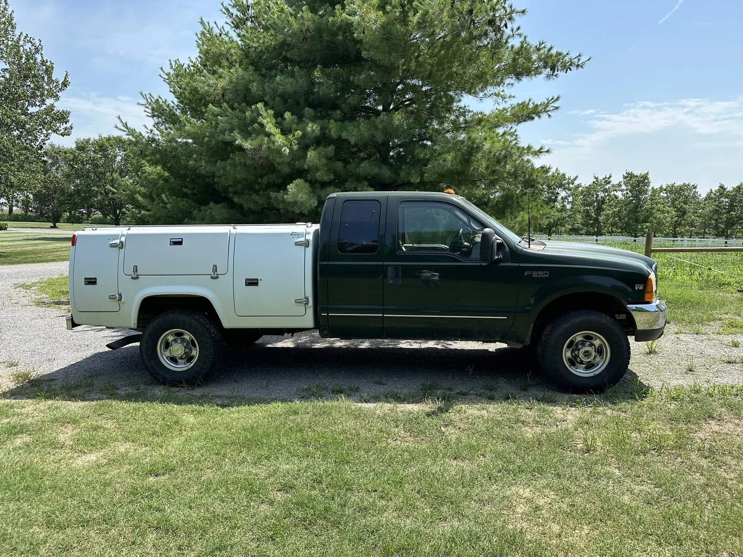 SOLD $20,000 SOLD 1999 F-250 with a Bowie Monarch Chassis-Mounted ...