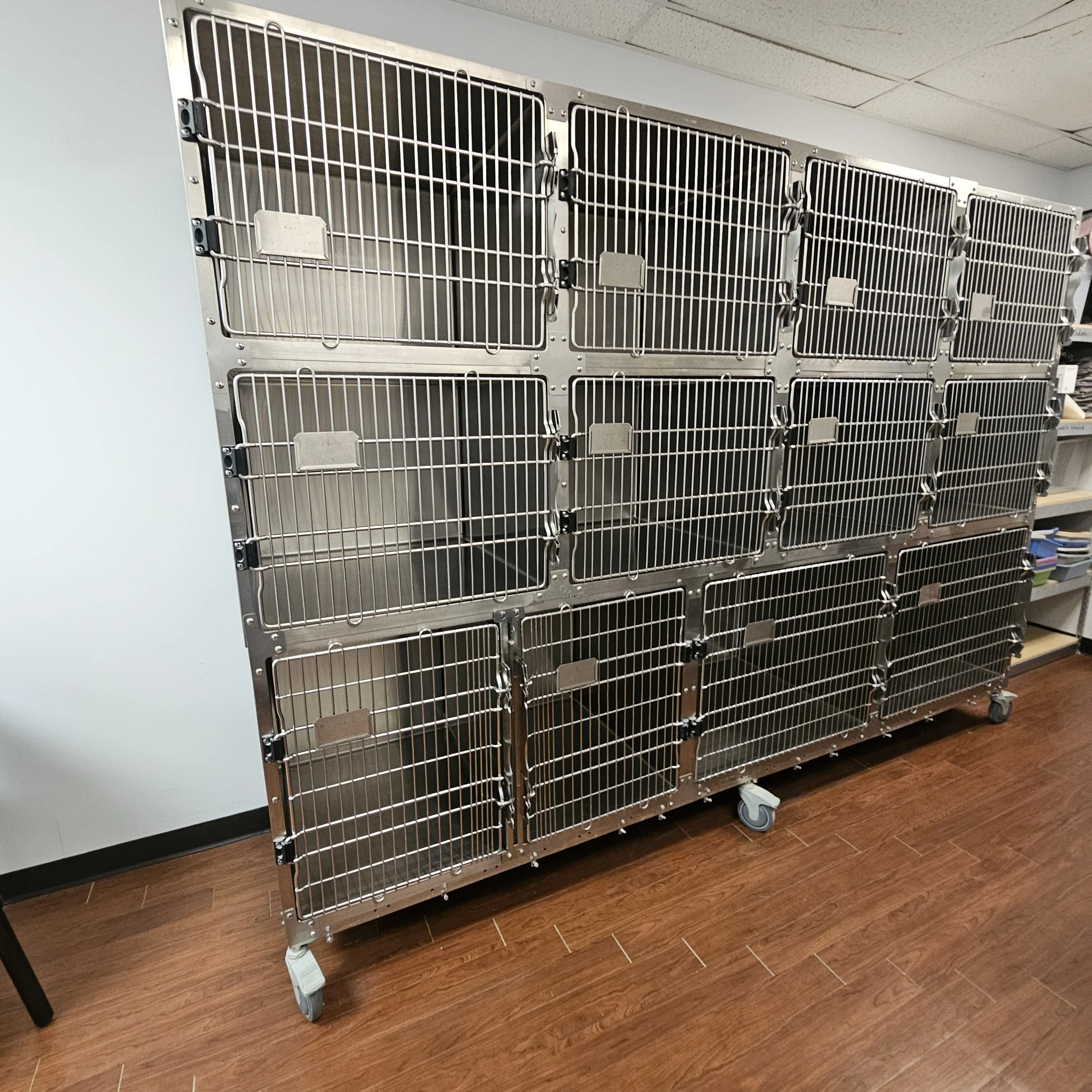 Cages-Kennel equipment — Used Vet Equipment