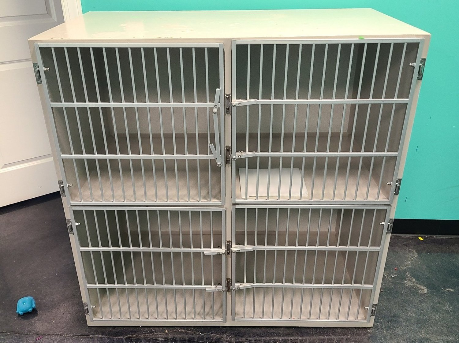 Cages-Kennel equipment — Used Vet Equipment