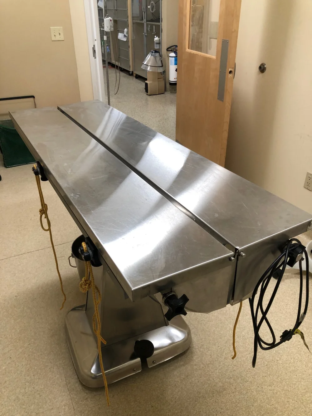 SOLD $2100 SOLD 2009 Shor-line Heated Hydraulic & Tilt Surgery Table ...