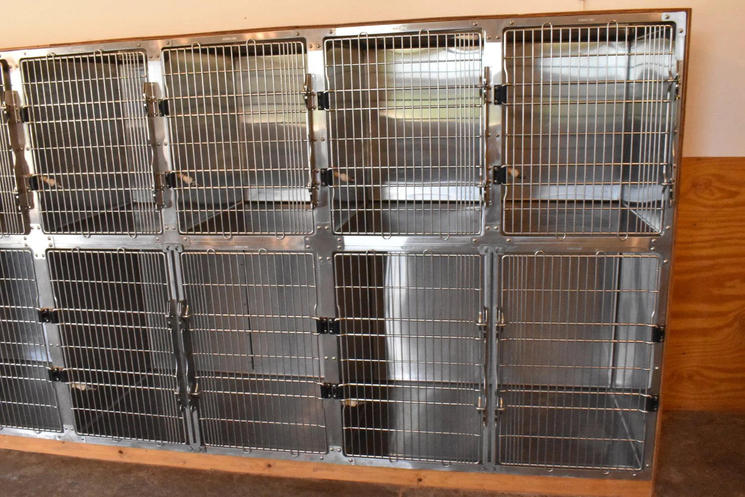 Cages-Kennel equipment — Used Vet Equipment