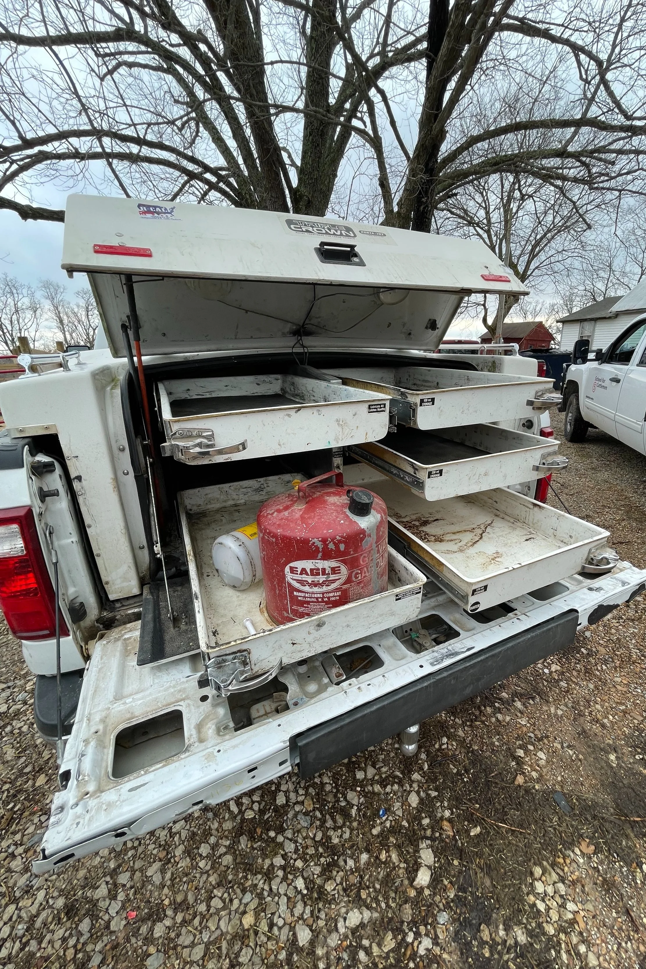 SOLD $1800 SOLD PRICE DROP!!! 8' Porta Vet Box - LOCAL PICK UP ONLY in ...