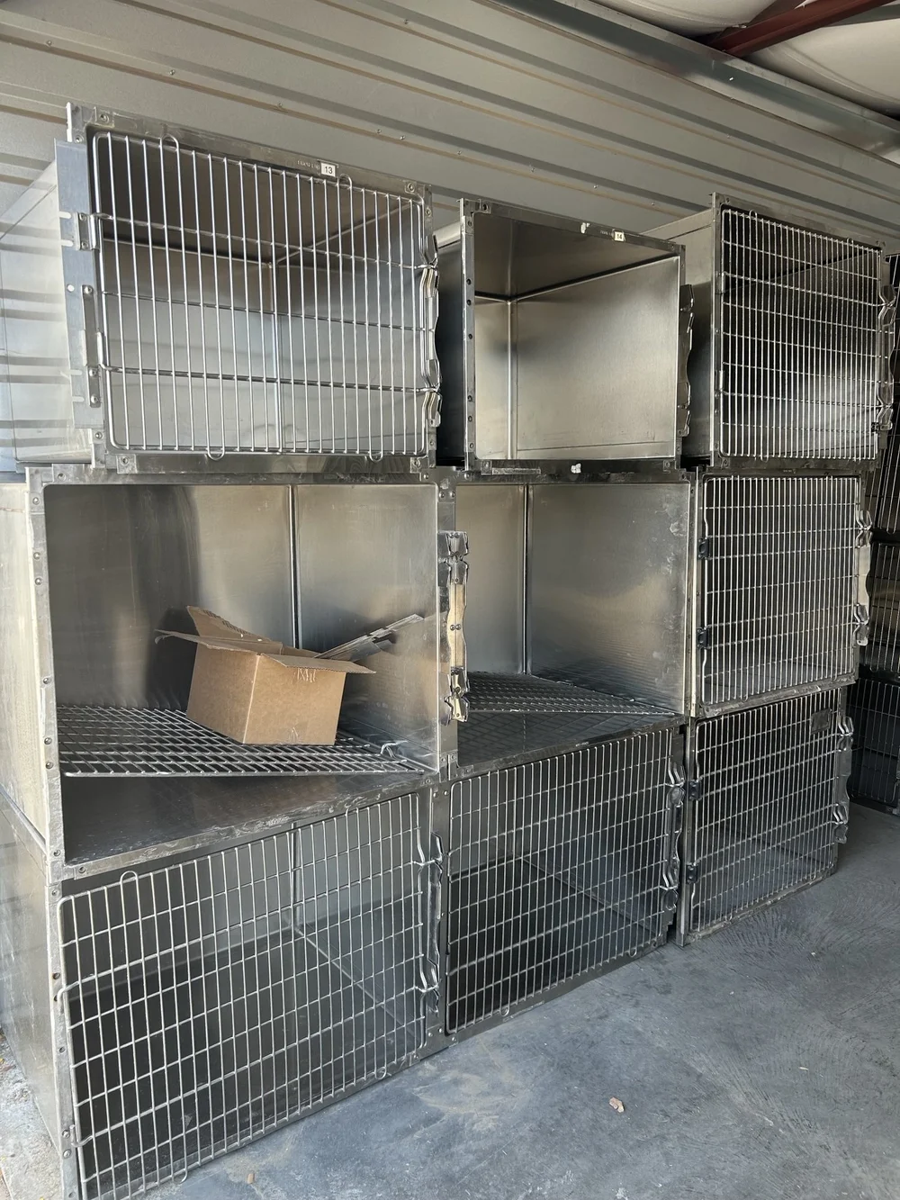 Cages-Kennel equipment — Used Vet Equipment