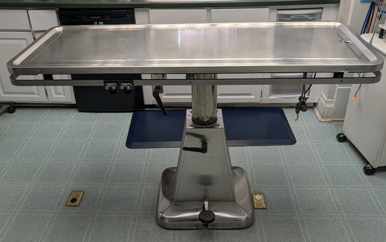 Tables / Sinks / Scales Tubs — Used Vet Equipment