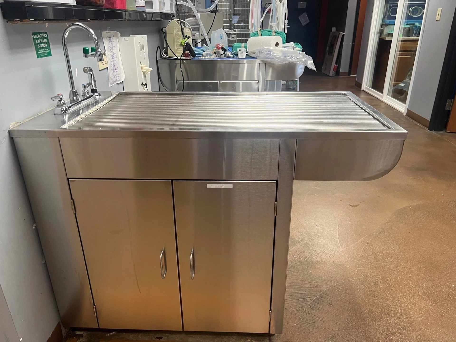 Tables / Sinks / Scales Tubs — Used Vet Equipment