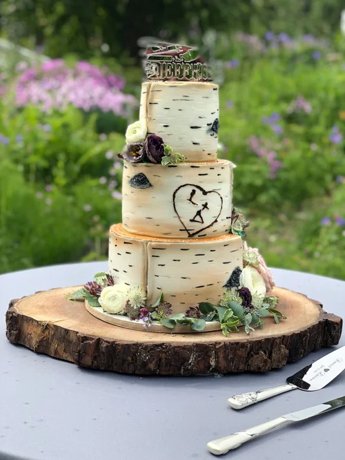 Midnight Sun Cakery/ Wedding Cakes