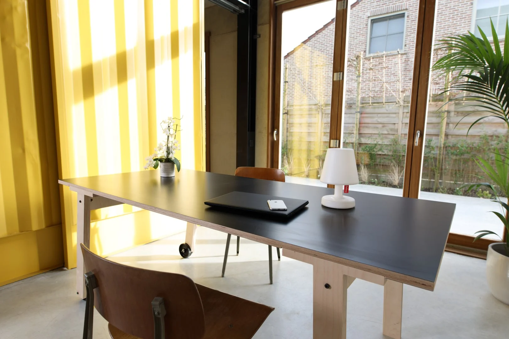 Flat table on wheels — rform