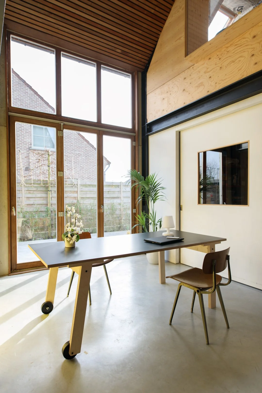 Flat table on wheels — rform