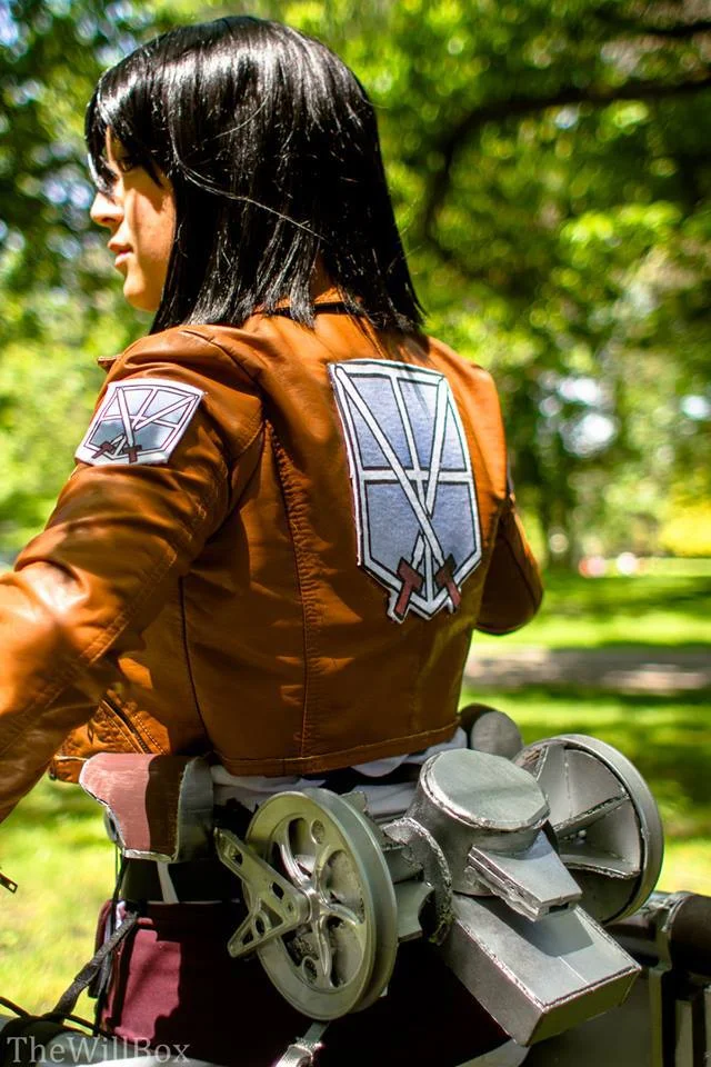 Mikasa Attack On Titan Cosplay Attack On Titan Cosplay Readies Mikasa