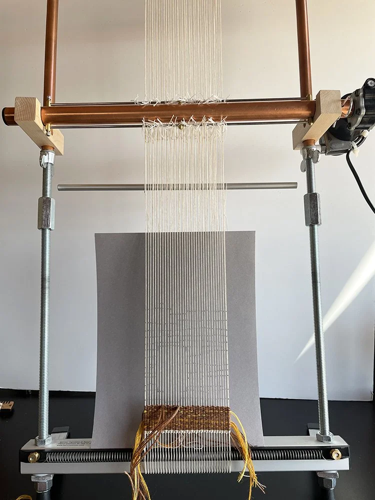 Tilting warping bar on a continuously warped loom like a Mirrix ...