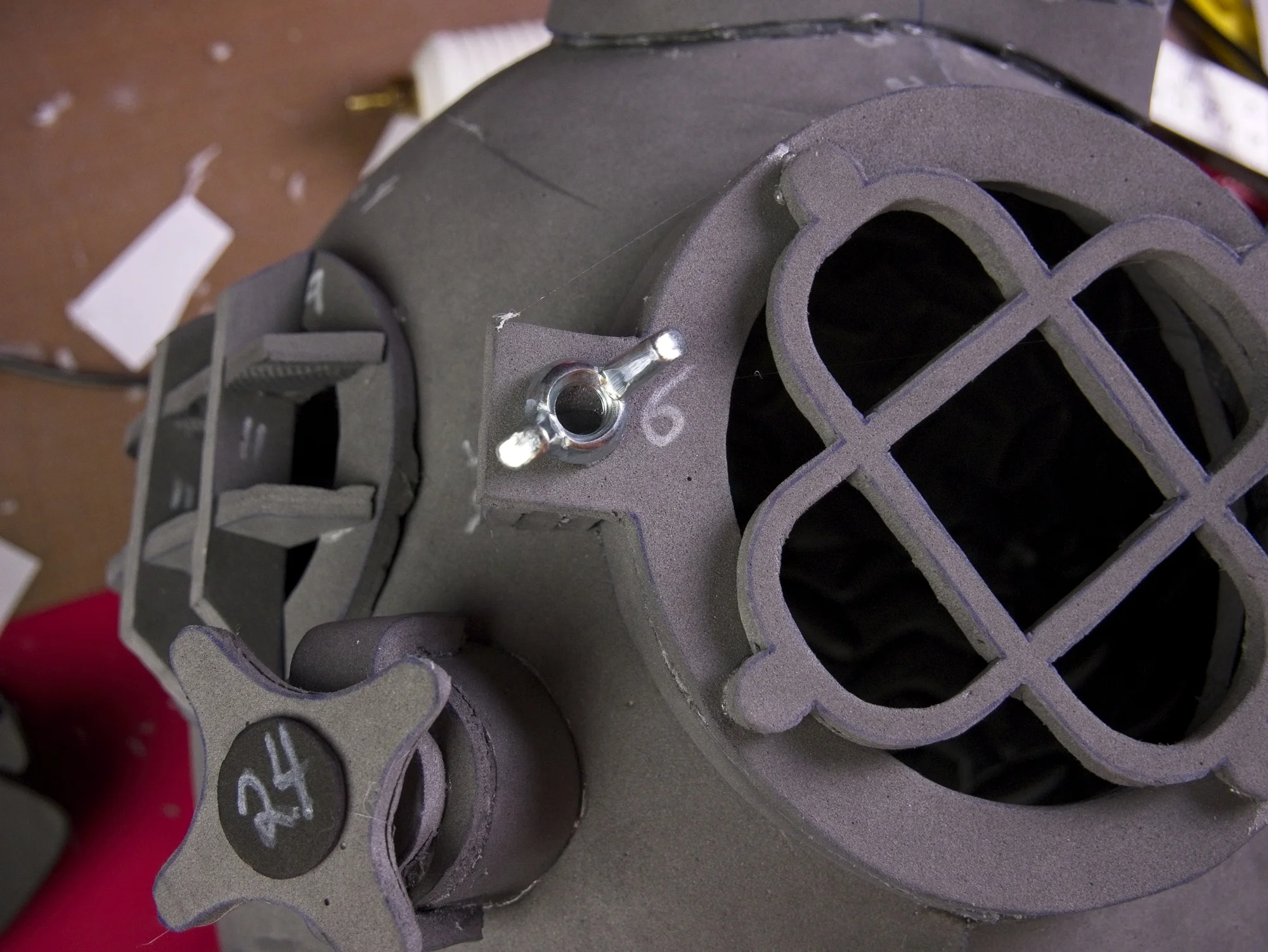 DIY Deep Sea Diver Costume Helmet. Making a Vintage Diving Helmet ...