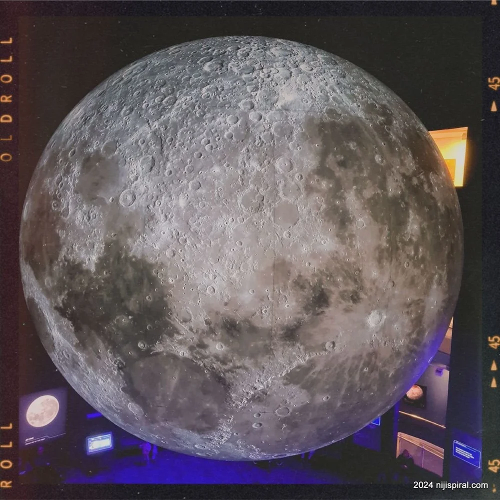 Weekly Photo: Questacon: Full moon — Niji Spiral
