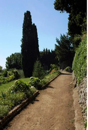 GORE VIDAL'S CLIFFSIDE ITALIAN VILLA, LA RONDINAIA, IS UP FOR SALE ...