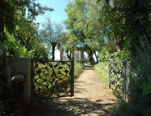 GORE VIDAL'S CLIFFSIDE ITALIAN VILLA, LA RONDINAIA, IS UP FOR SALE ...