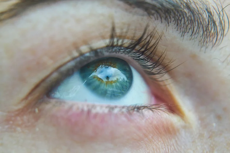 Why Are My Eyelashes Falling Out? | Dr. Ross McKenzie