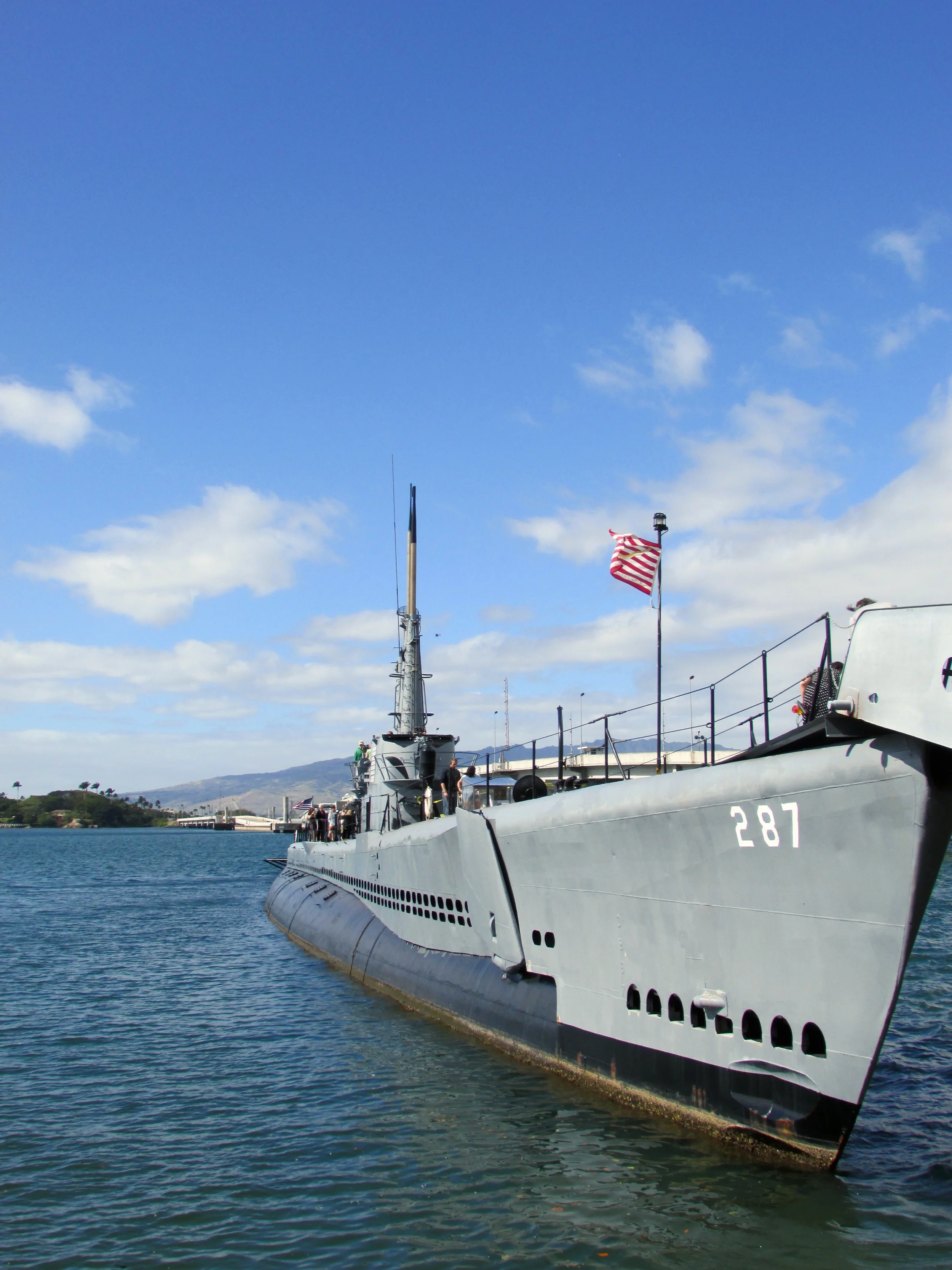 Exploring The Interior Of A WWII Submarine at Pearl Harbor, Hawaii ...
