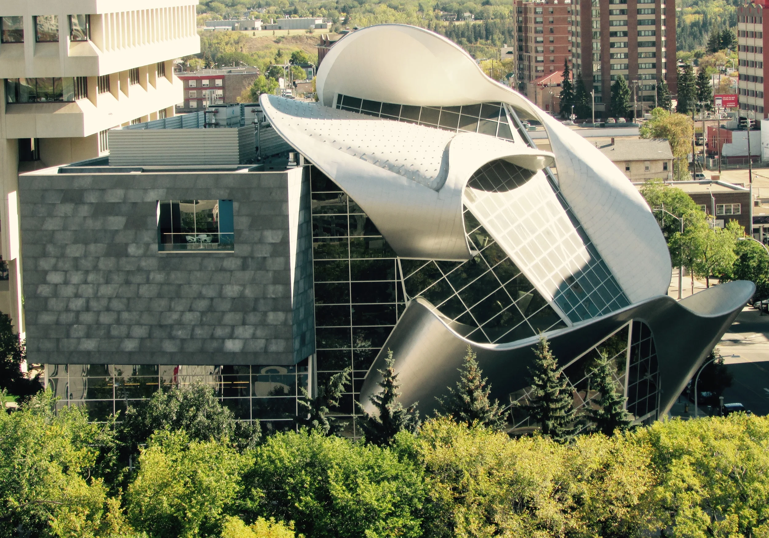 7 Must-Visit Art Galleries Around The World — The Anthrotorian