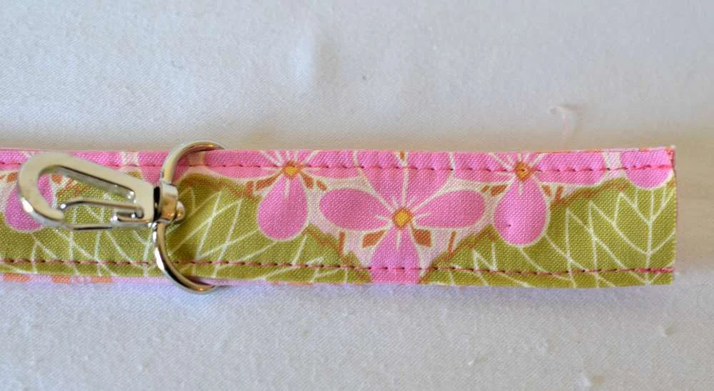 Pretty Double Sided Lanyard Tutorial — SewCanShe Free Sewing Patterns ...