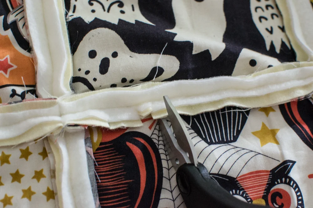 How to Sew a Soft and Cozy Rag Quilt {sewing tutorial}