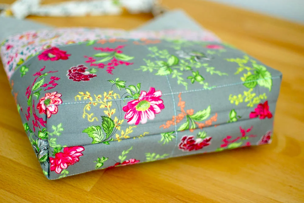 How to Sew a Tote with Many Pockets! {free sewing pattern - Part 1 ...