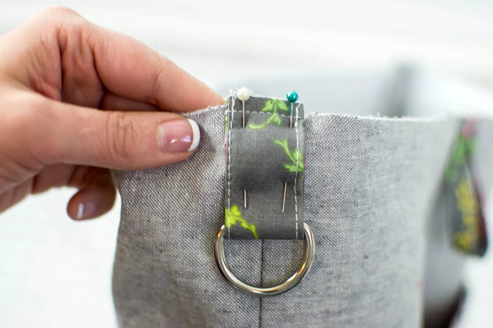 How to Sew a Tote with Many Pockets! {free sewing pattern - Part 2}